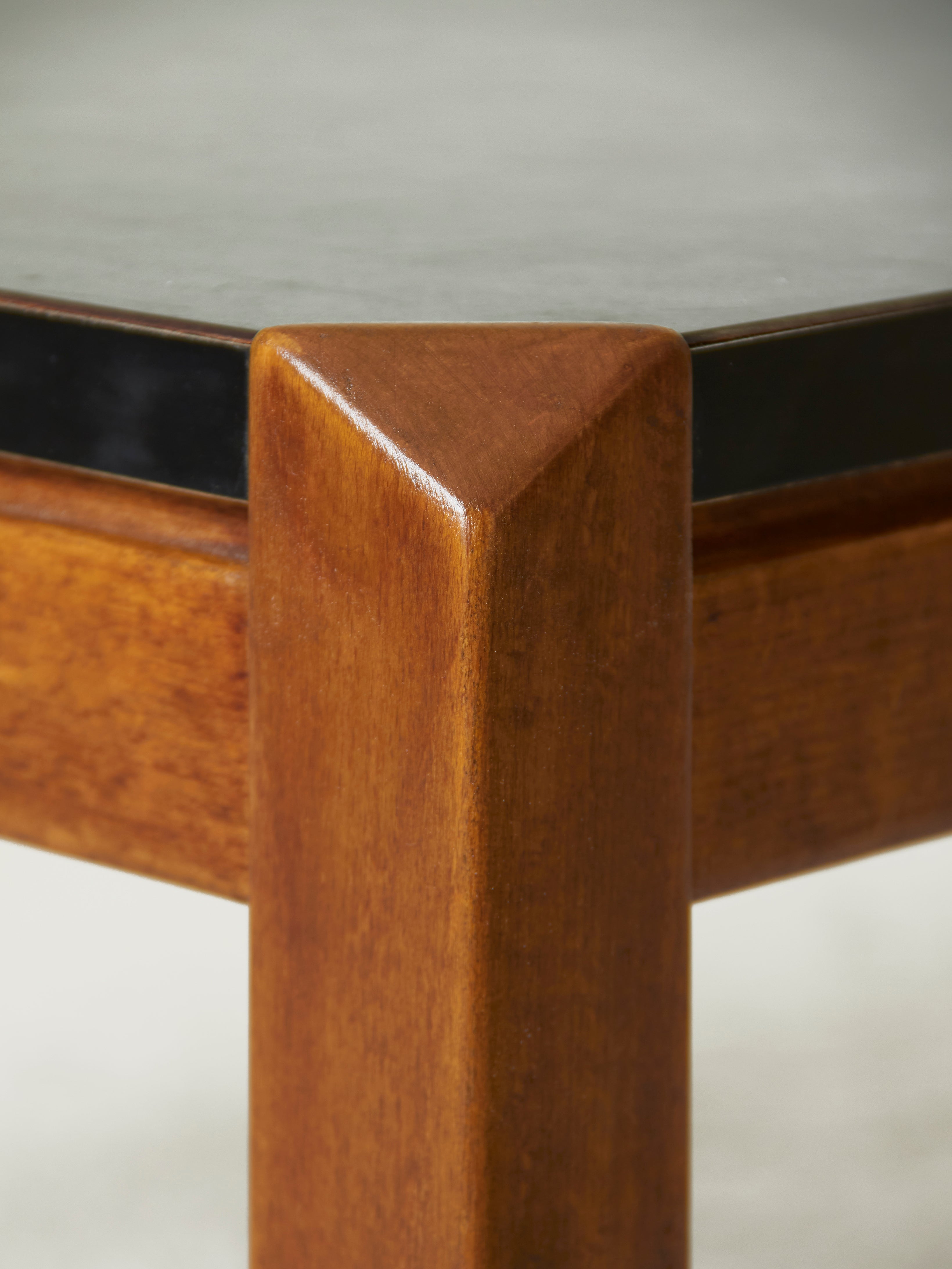 Mesas auxiliares de madera y fórmica negra – Fenix Originals